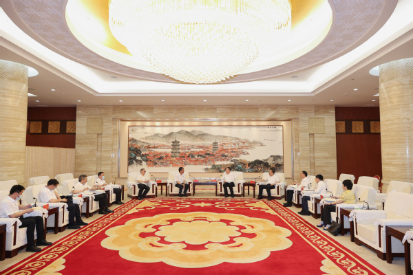 柯瑞清屈广清与泉州市委书记张毅恭、市长蔡战胜会谈交流