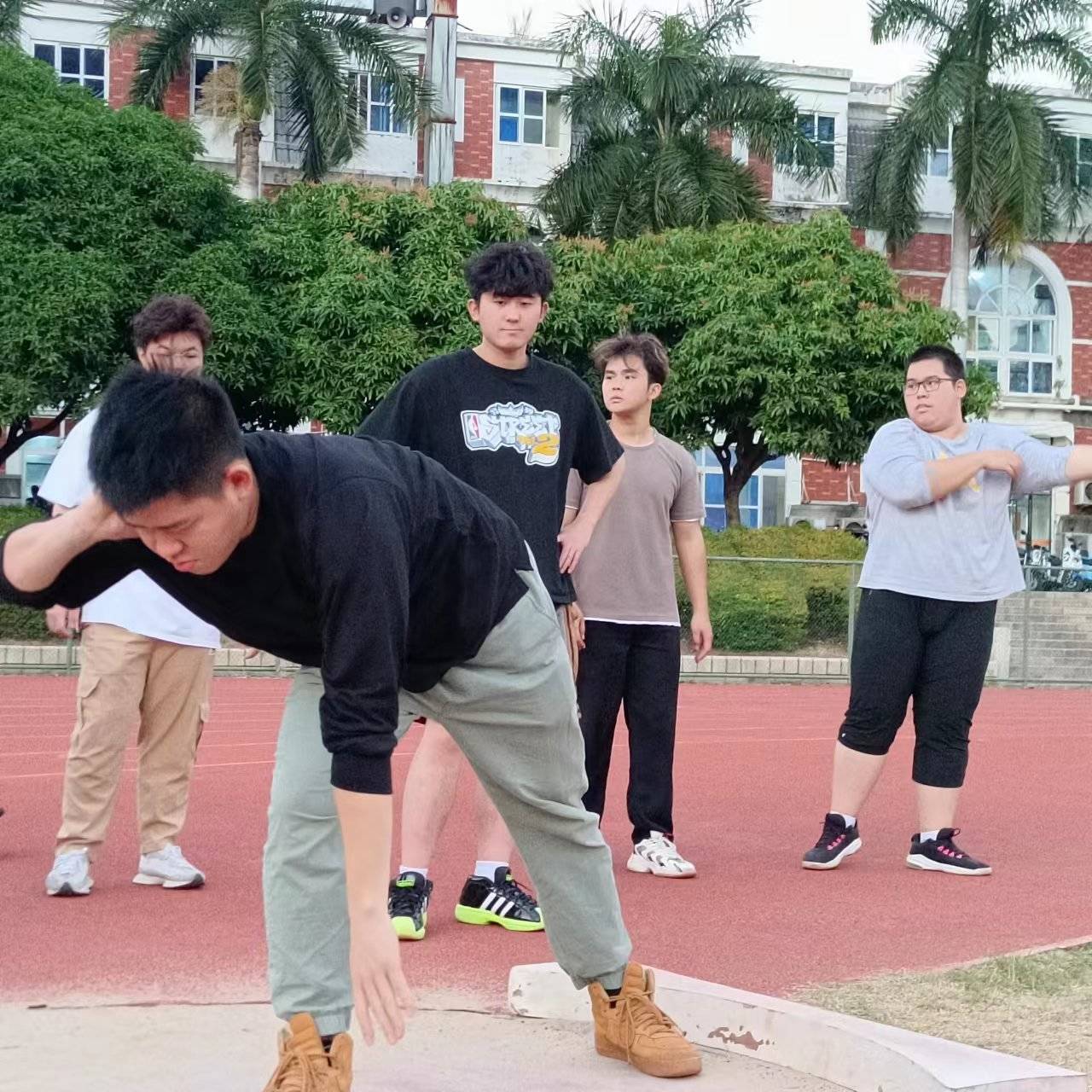 运动不息，生命不止——记我院学生积极参加校运会训练